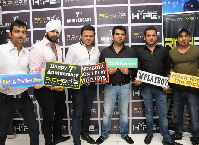 GR8! TV Magazine - Famous Five Richboyz party hard!